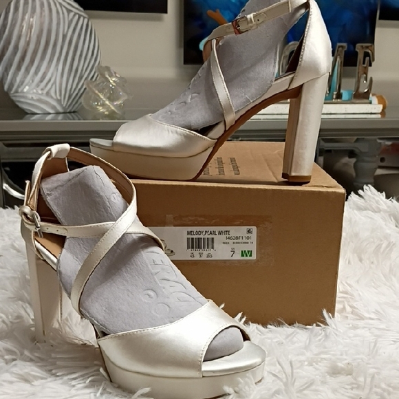 Naturalizer | Shoes | Naturalizer Melody Pearl White Heeled Dress ...